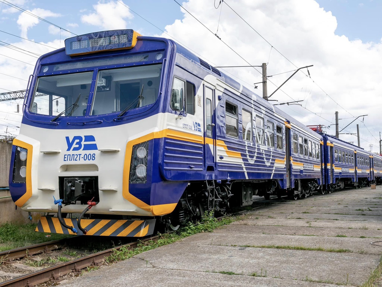 Ukrzaliznytsia suspends train traffic to Kherson region :: Інтент ...