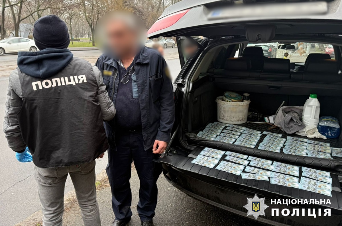 Інвалідність за 8 тисяч доларів поліцейські затримали одесита