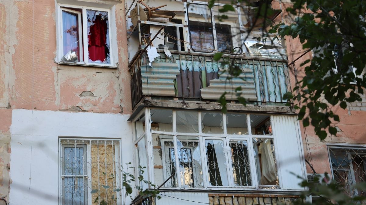 Russian troops strike at school and administrative building in Kherson ...